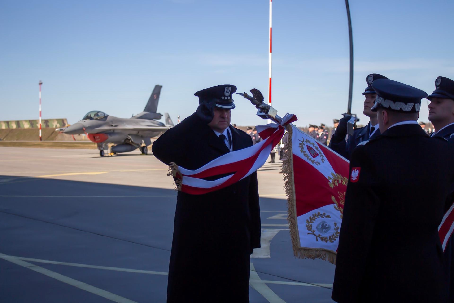 Nowy Dowódca 2 Skrzydła Lotnictwa Taktycznego | dlapilota.pl